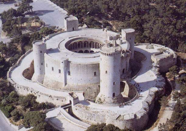 Castillo Bellver, Malloca | La guía de Historia del Arte